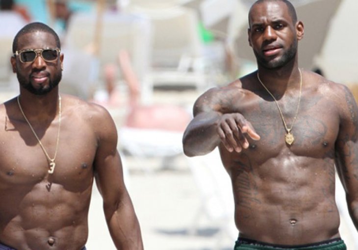 Polugoli Wade i James izazvali stampedo na plaži u Miamiju | Sport.ba Polugoli Wade i James izazvali stampedo na plaži u Miamiju | Sport.ba